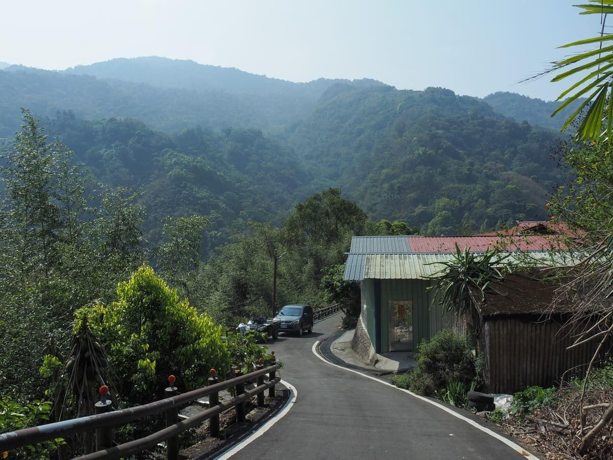 LIJIA ROMANTIC CAVE TRAIL (里佳風流洞步道) | Taiwan Trails and Tales