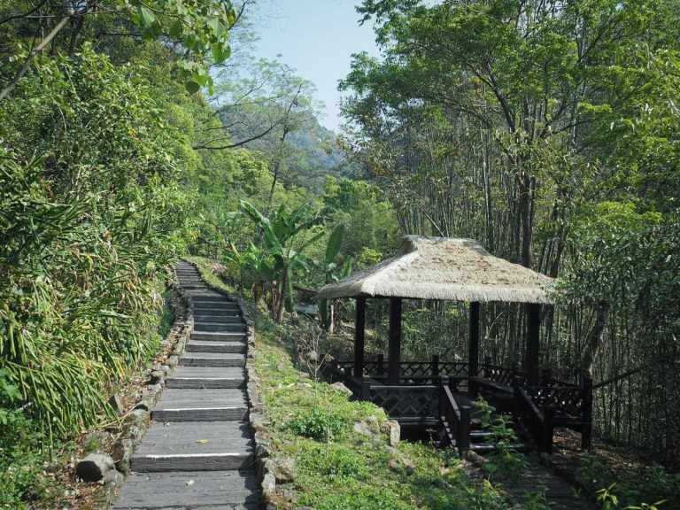 LIJIA ROMANTIC CAVE TRAIL (里佳風流洞步道) | Taiwan Trails and Tales