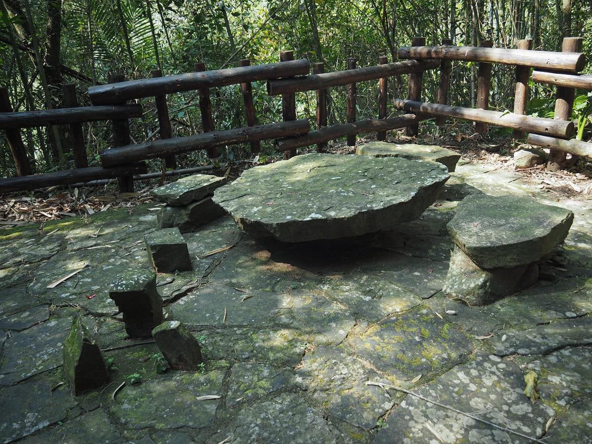 LIJIA ROMANTIC CAVE TRAIL (里佳風流洞步道) | Taiwan Trails and Tales