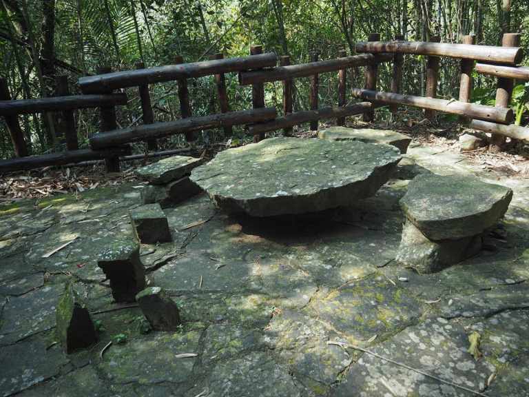 LIJIA ROMANTIC CAVE TRAIL (里佳風流洞步道) | Taiwan Trails and Tales